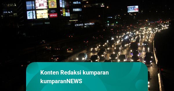 Jalan Cakung Cilincing Jakut Macet Parah Malam Ini Imbas Truk Mogok & Genangan | kumparan.com